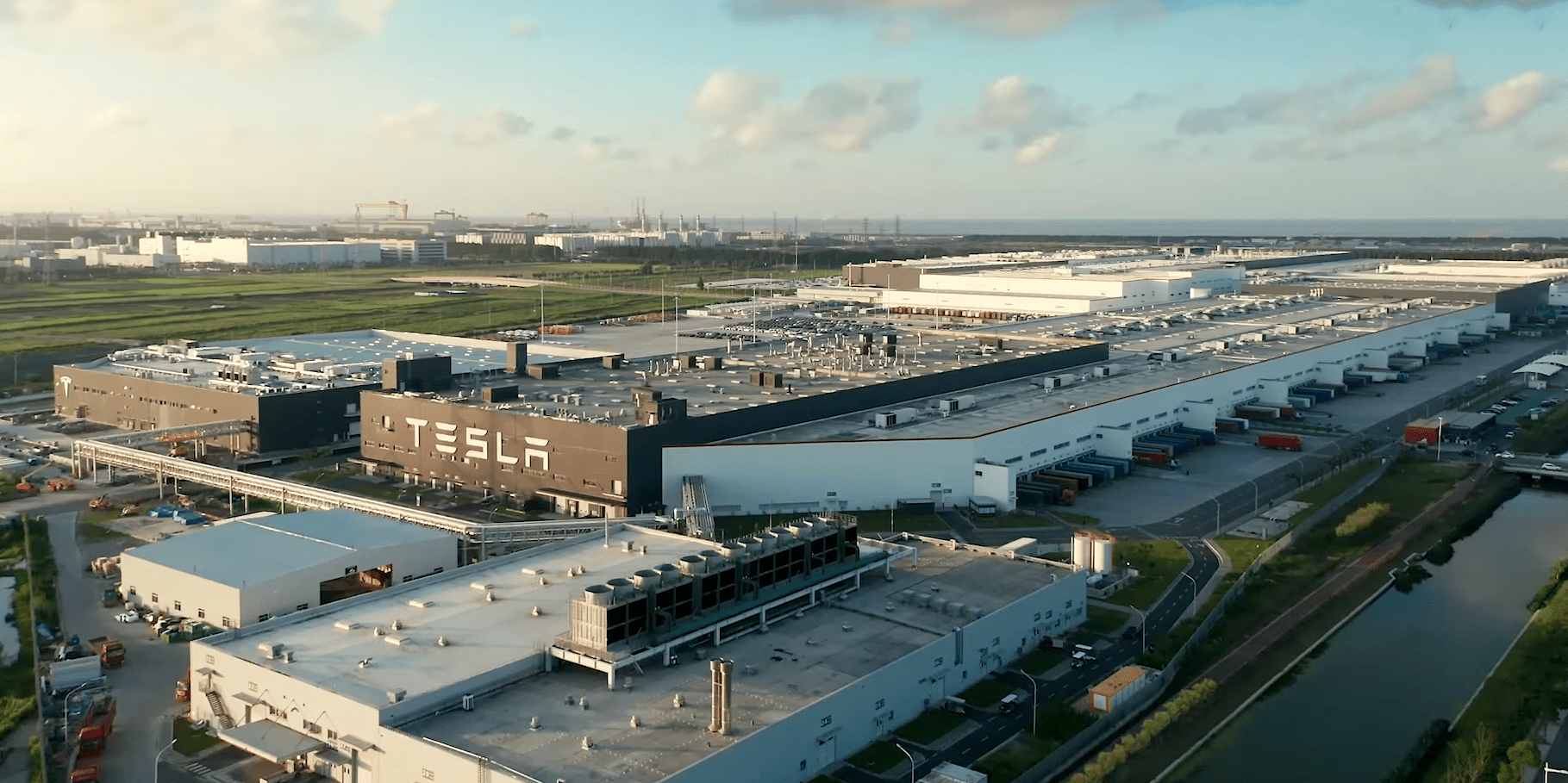 Tesla_Gigafactory_Shanghai_aerial_view_03 - ICAS